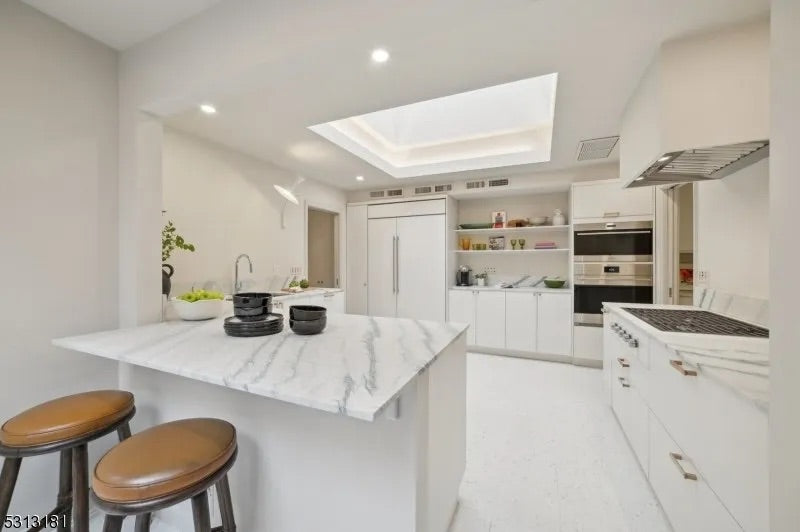 Reform Modern White Partial Kitchen Cabinets with Marble Countertop, S ...