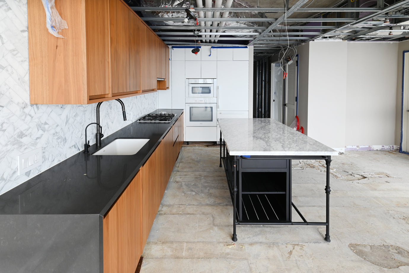 Scavolini Skyrise Modern Pre-Owned Kitchen – Aurora Circ