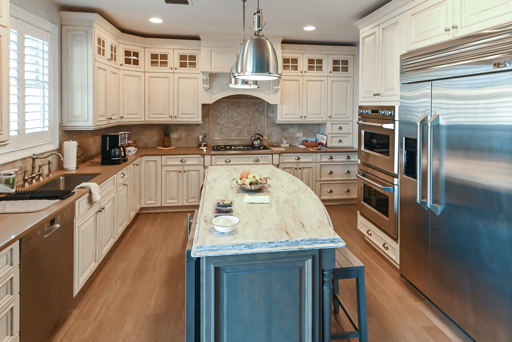 Ultimate Ultracraft: Traditional Cream Kitchen with Island & Appliance ...
