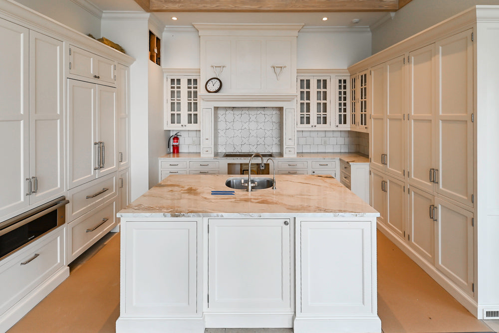 Traditional All-White Quartz Kitchen with Island – Aurora Circ