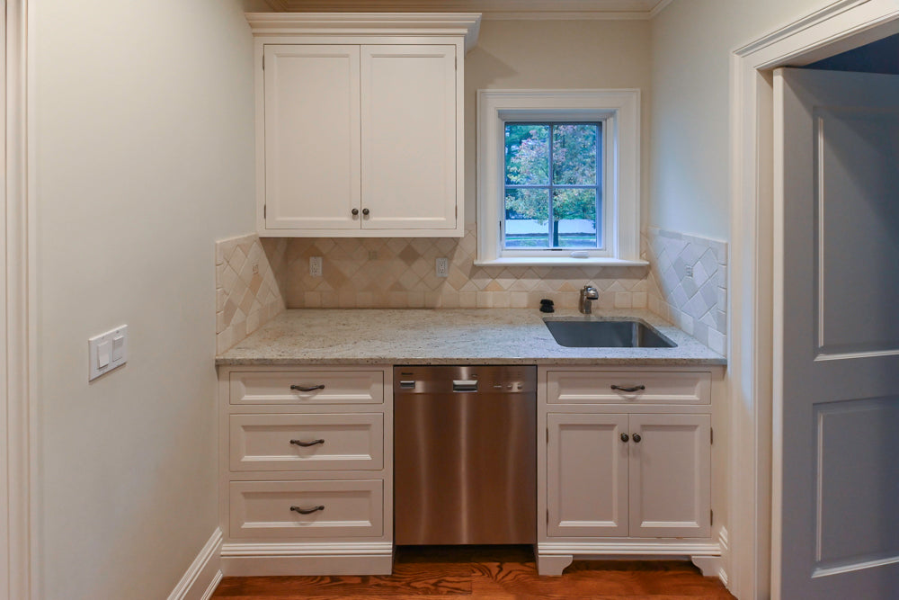 Traditional White Butler's Pantry with Granite Countertops – Aurora Circ