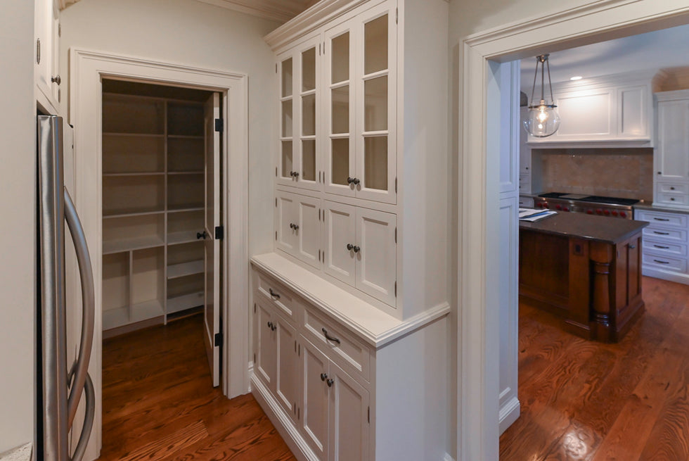 Traditional White Butler's Pantry with Granite Countertops – Aurora Circ