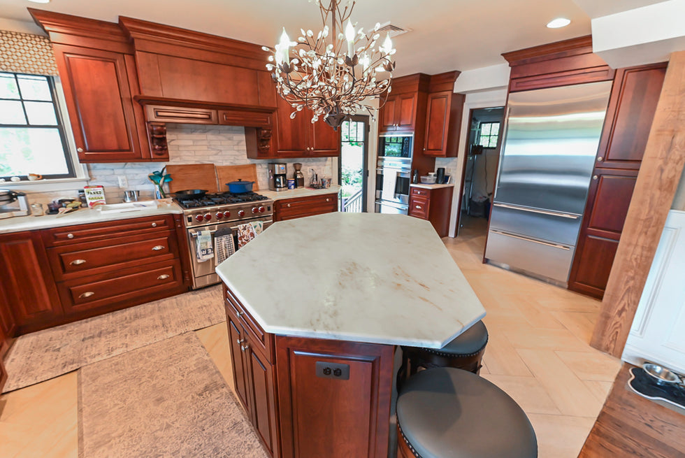 ÒThe AshfordÓ Traditional Dark Wood Kitchen with Marble Countertops ...