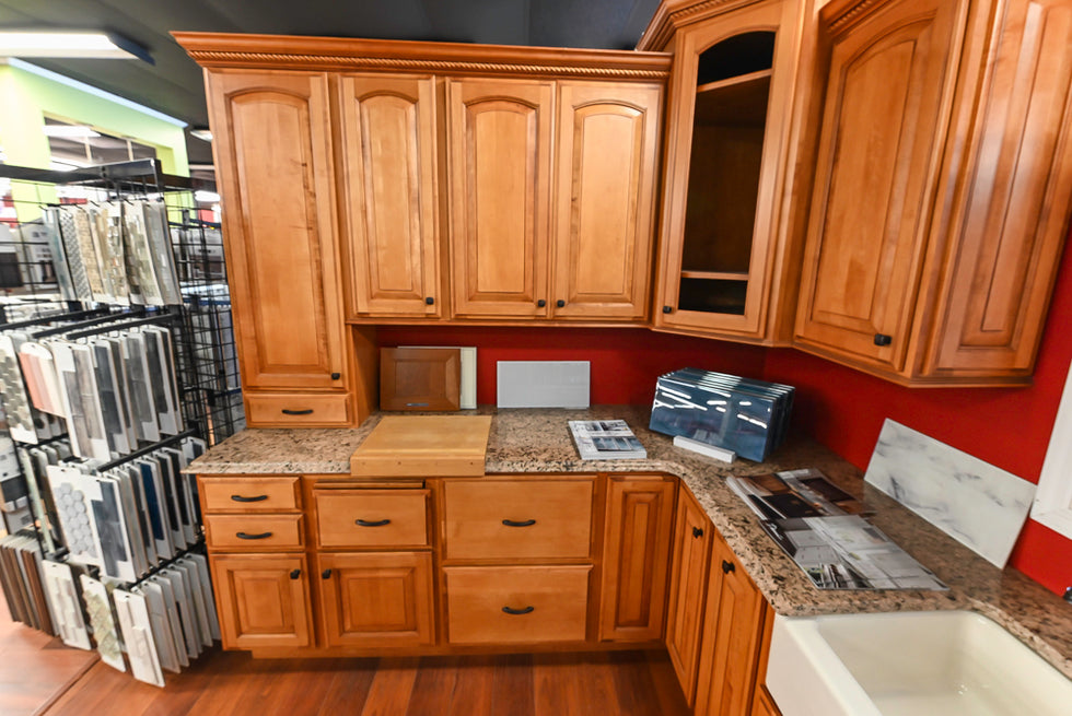 Decora Traditional Wooden Partial Kitchen with Island, Granite Counter ...